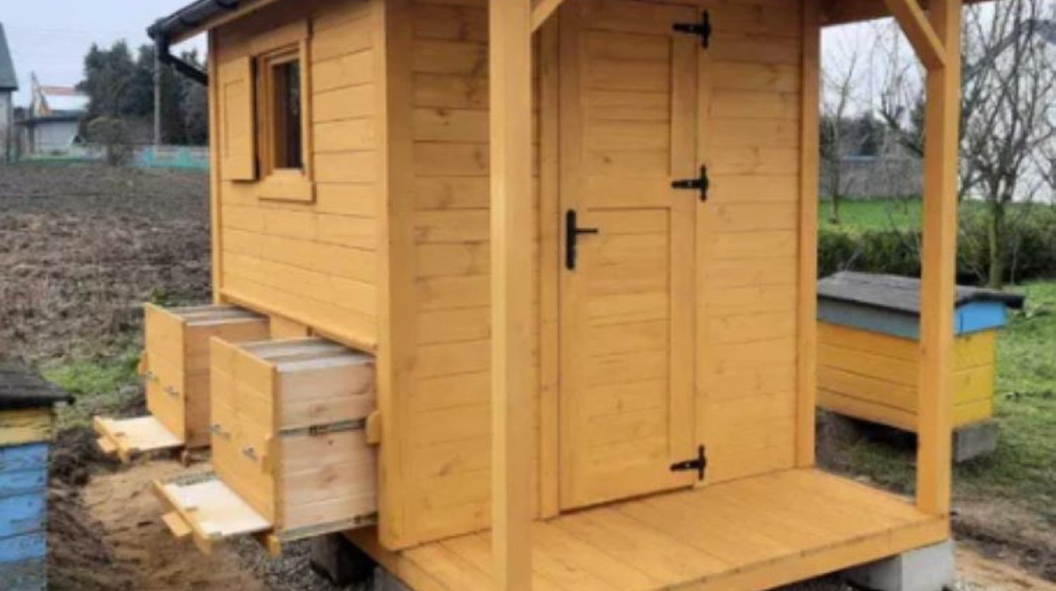 Zrzutka: Apidomek do terapii pszczołami | Jacek Izdebski