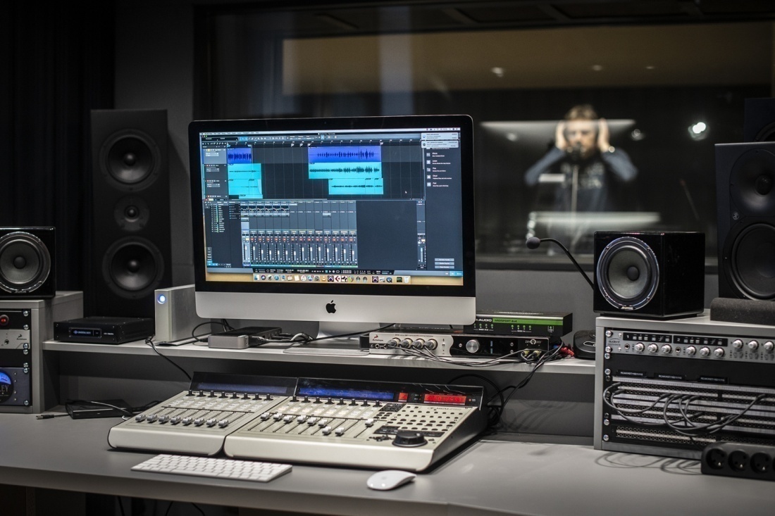 Na podkłady muzyczne do swoich piosenek | zrzutka.pl